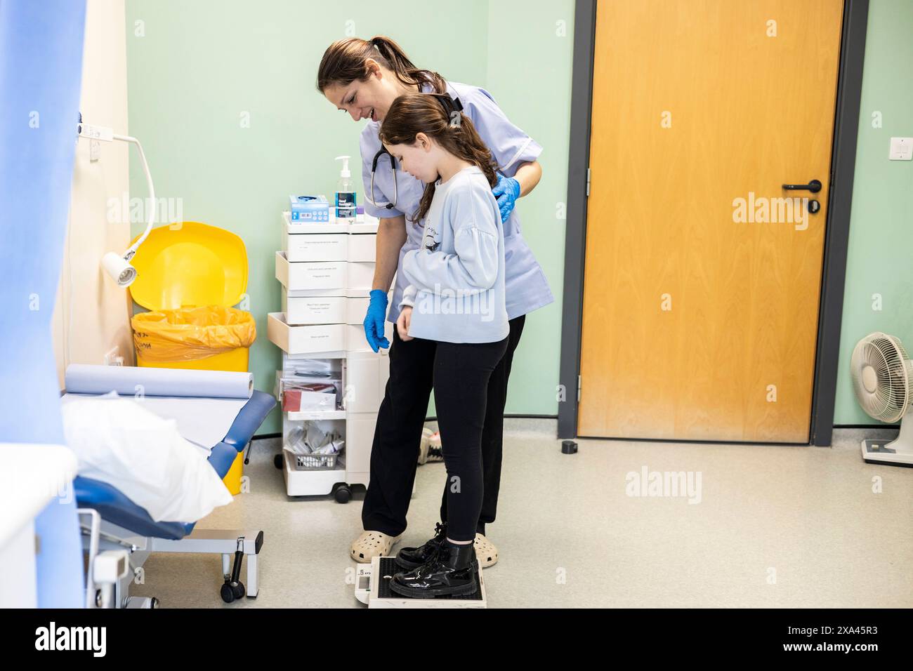 Child weight measurement hi-res stock photography and images - Alamy