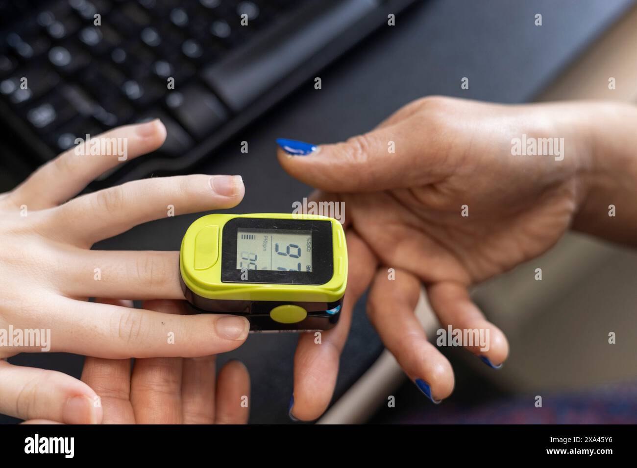 Checking blood oxygen saturation with a pulse oximeter Stock Photo - Alamy