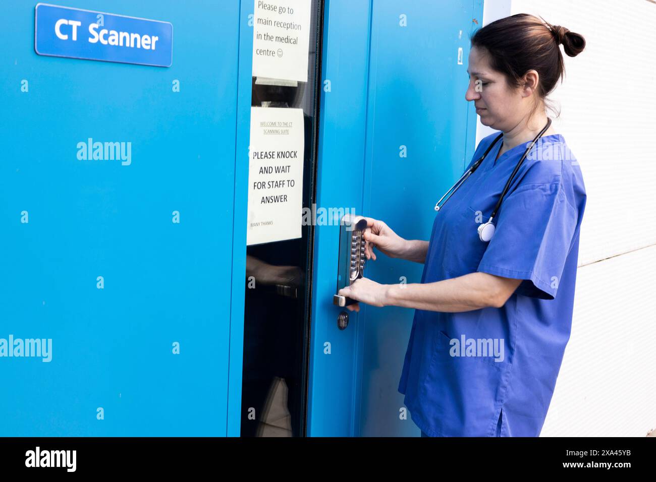 Medical professional next to a CT scanner Stock Photo - Alamy
