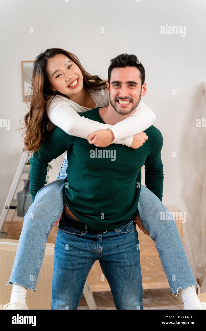 Man giving woman piggyback ride hi-res stock photography and images - Alamy
