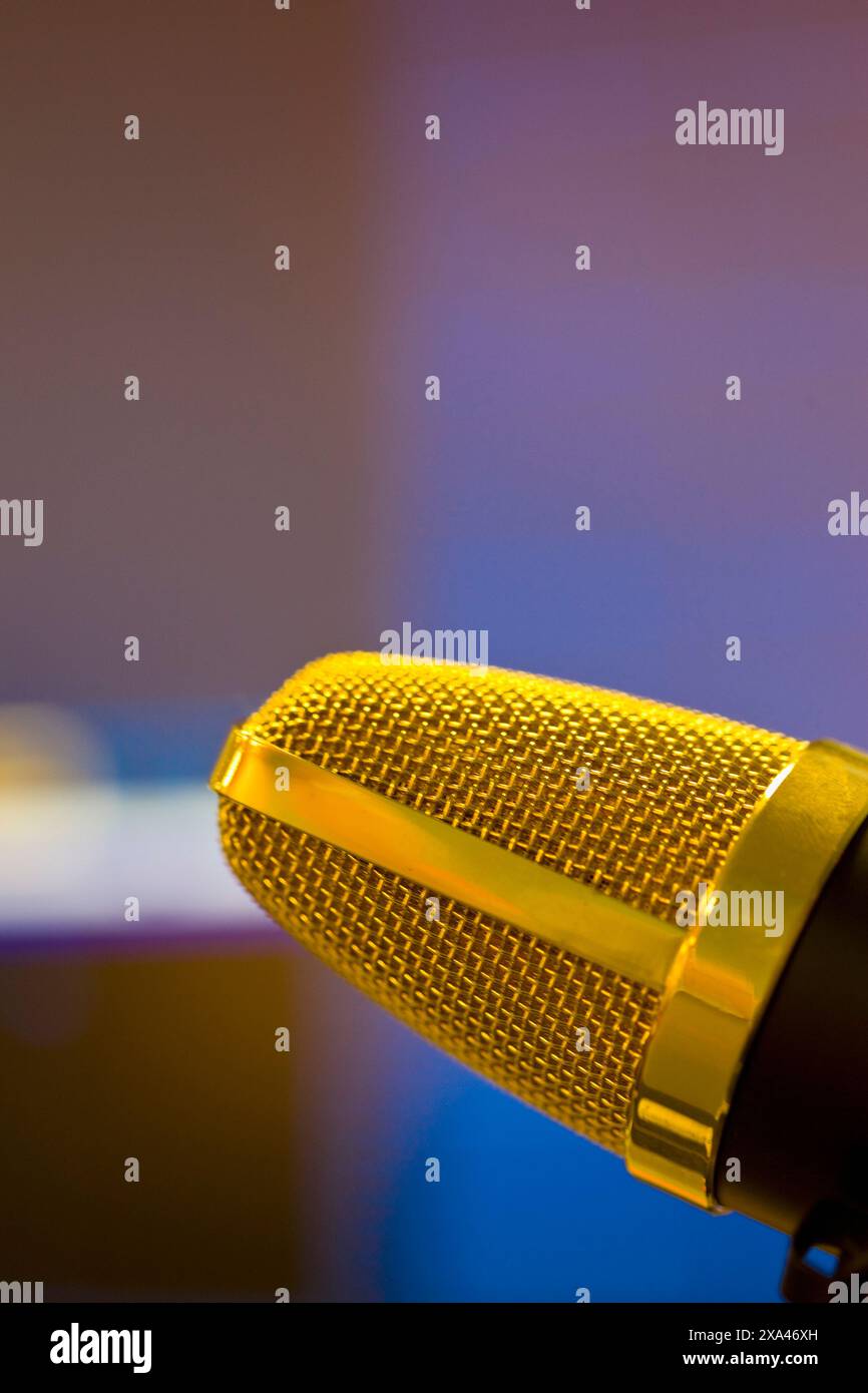 Gold microphone hi-res stock photography and images - Alamy