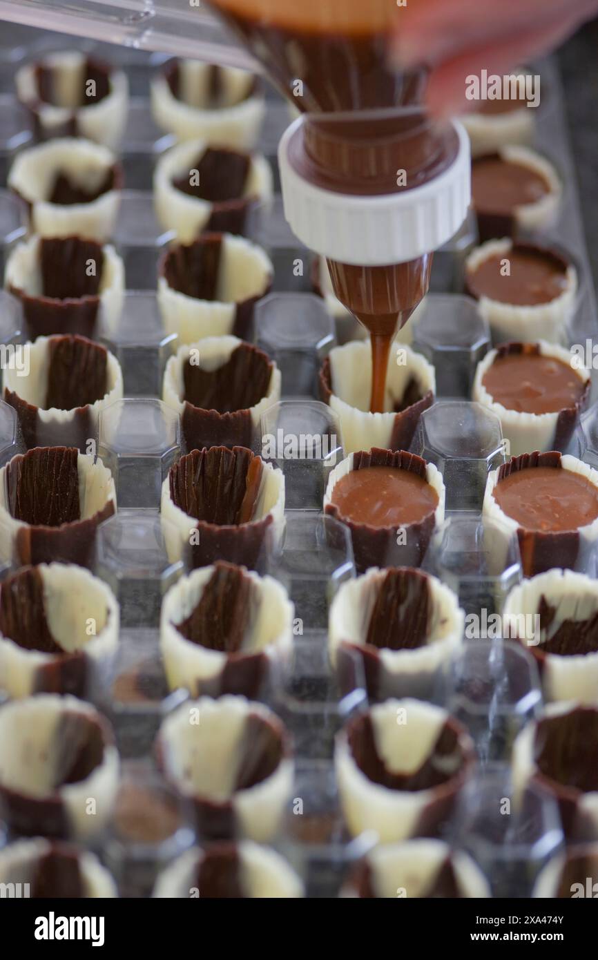 Pouring chocolate molds hi-res stock photography and images - Alamy