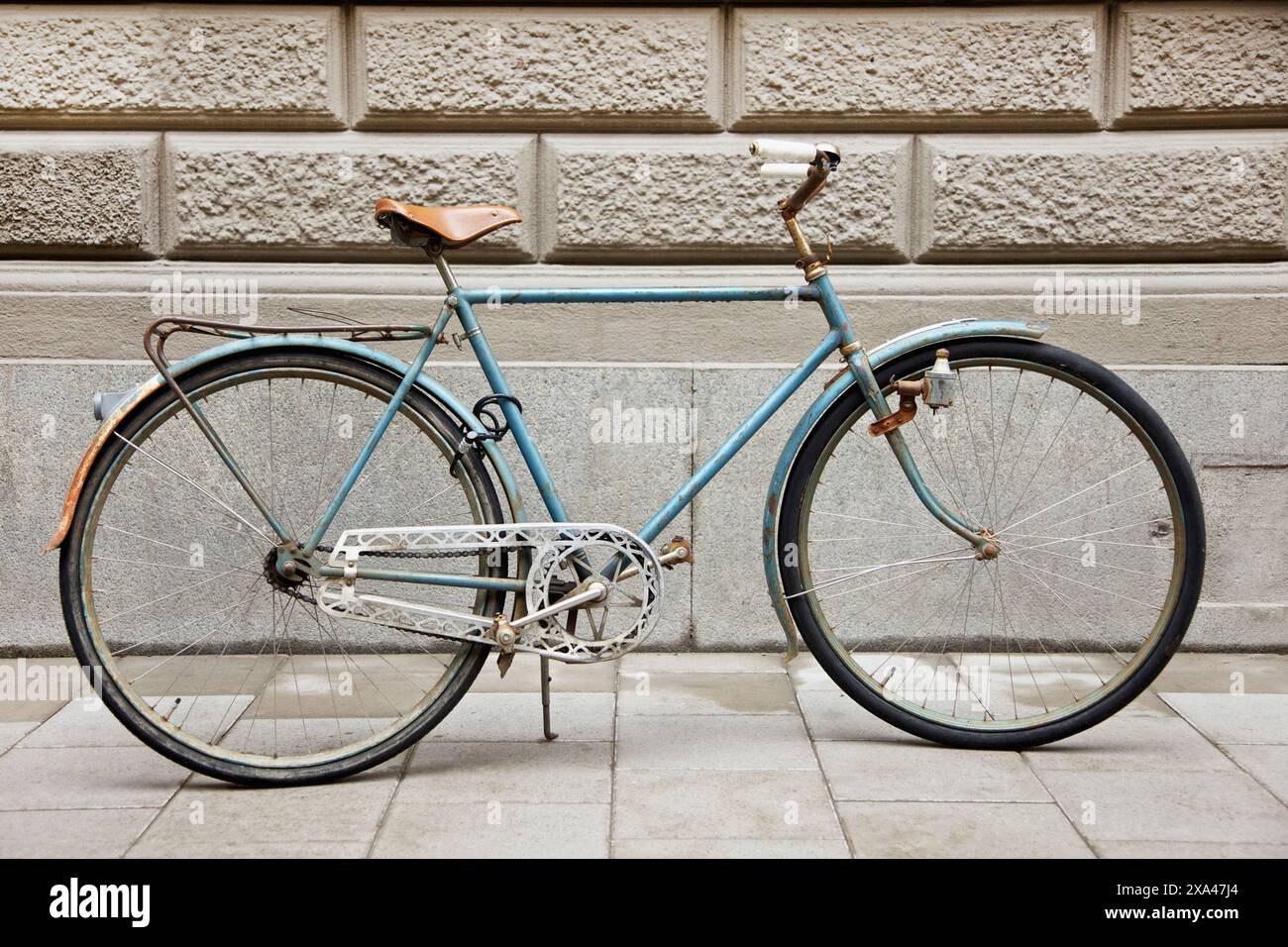 Curb side view hi-res stock photography and images - Alamy