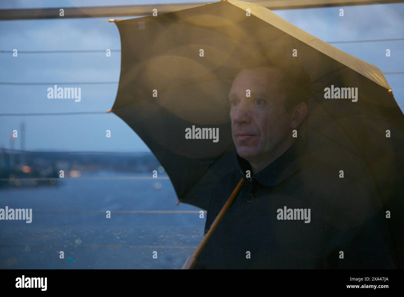 Shoulders observation hi-res stock photography and images - Alamy