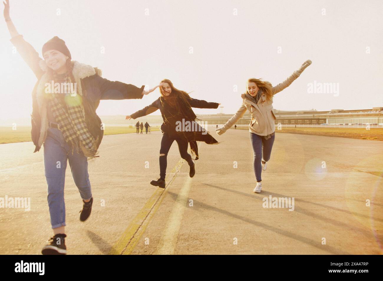 Girls with arms raised hi-res stock photography and images - Alamy