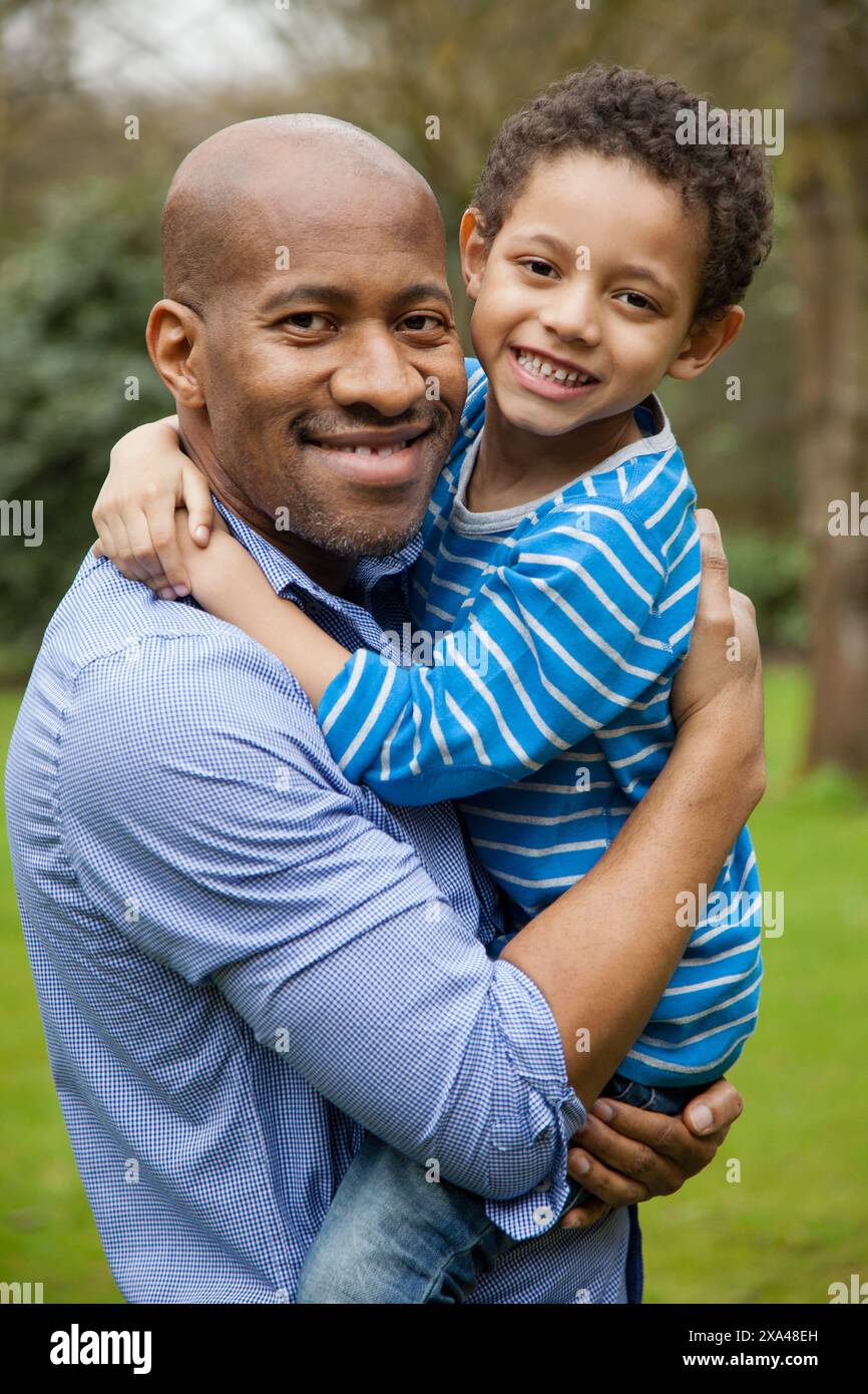 African american father son hugging hi-res stock photography and images - Alamy