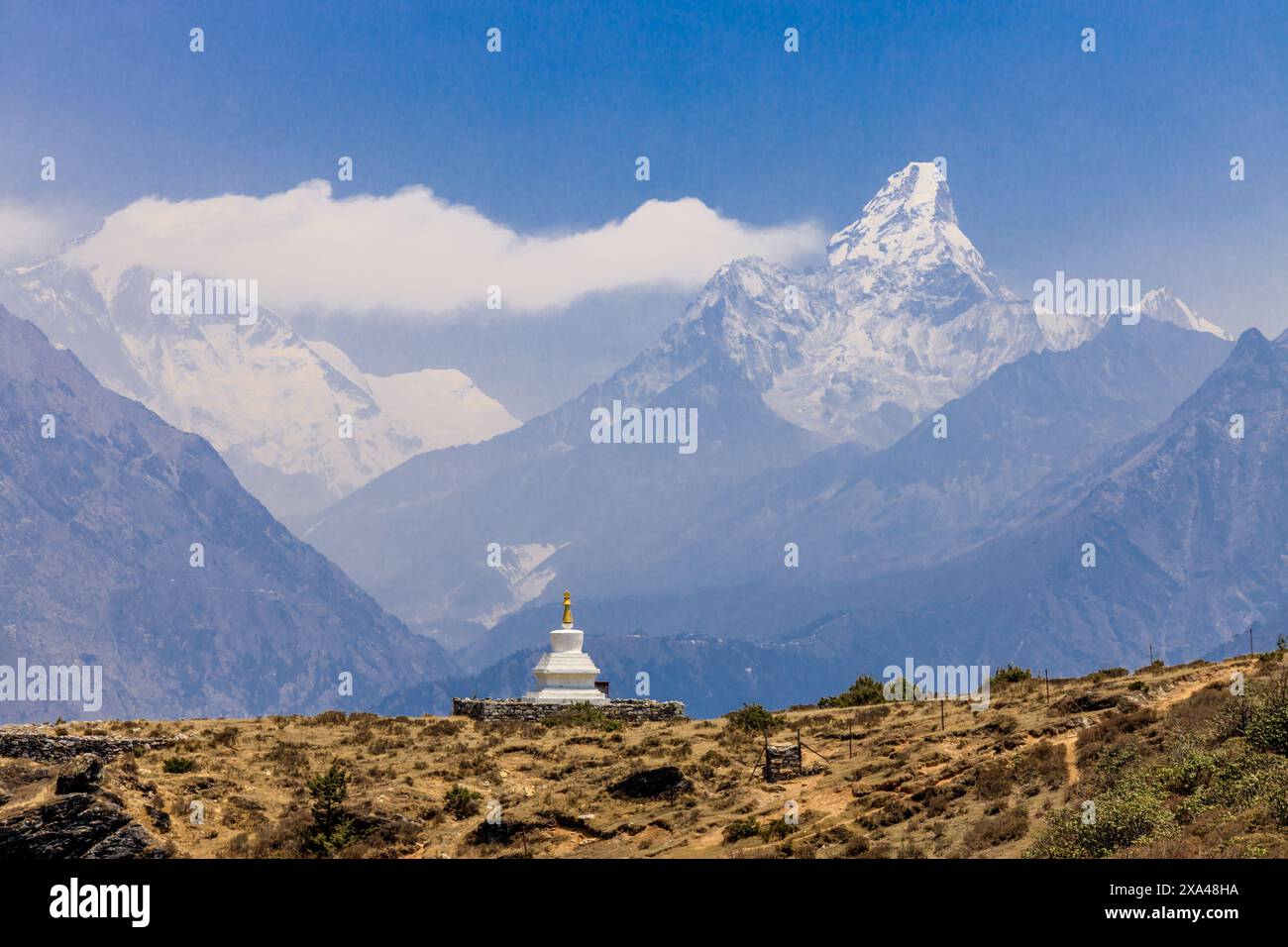 Ama Dablam mountain summit peak in Himalaya mountain range, Nepal ...