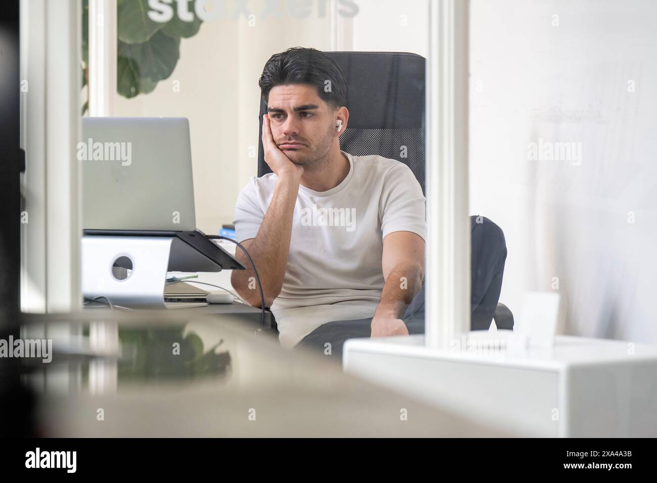 Man sits office environment hi-res stock photography and images - Alamy