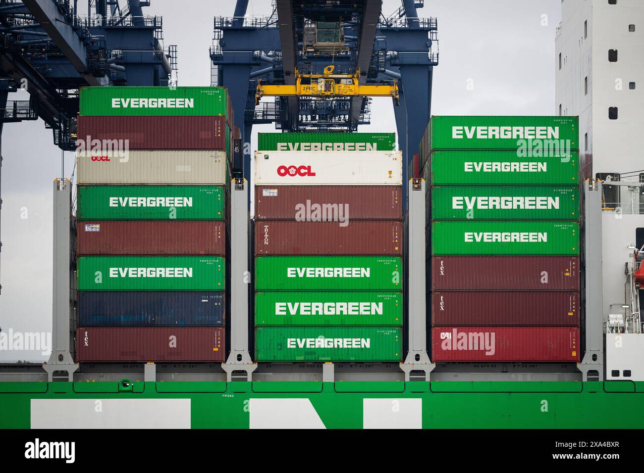 Zeecontainer hi-res stock photography and images - Alamy