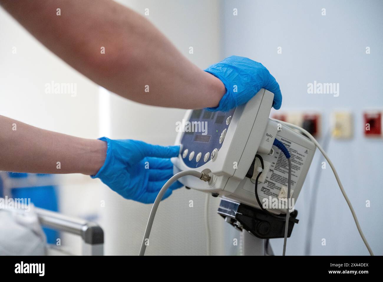Medical device hi-res stock photography and images - Alamy