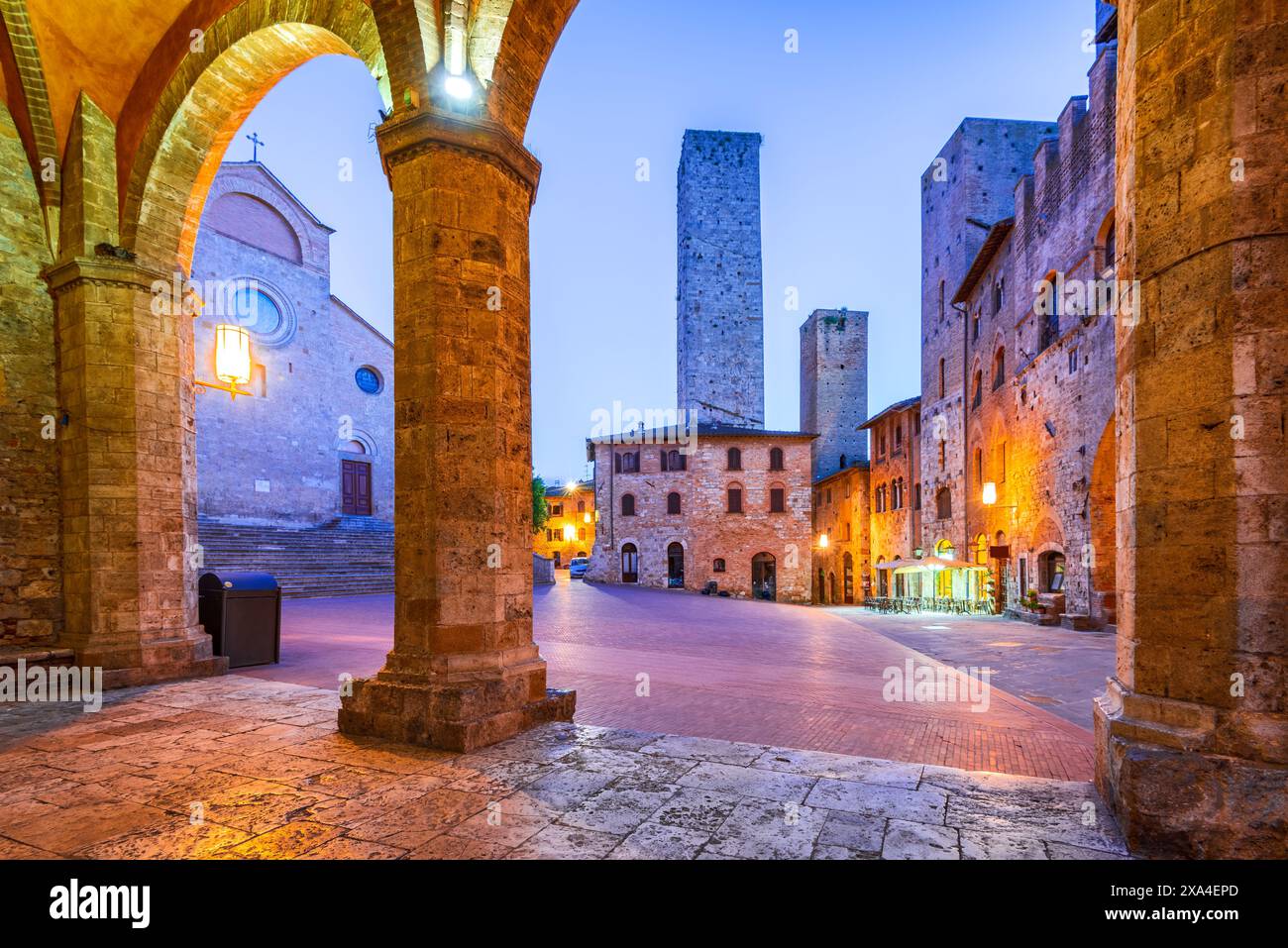 San Gimignano, Tuscany. Picturesque view of famous Piazza del Duomo ...