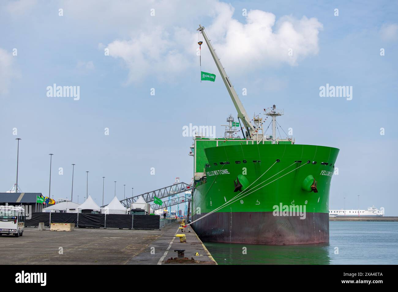 this picture shows the presentation of the 'Yellowstone' fallpipe rock ...