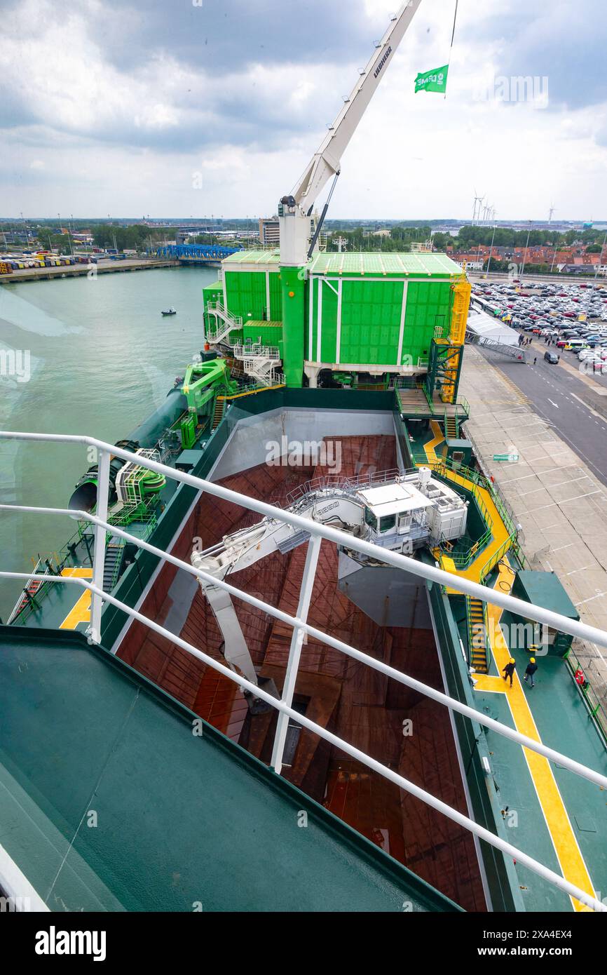 this picture shows the presentation of the 'Yellowstone' fallpipe rock ...