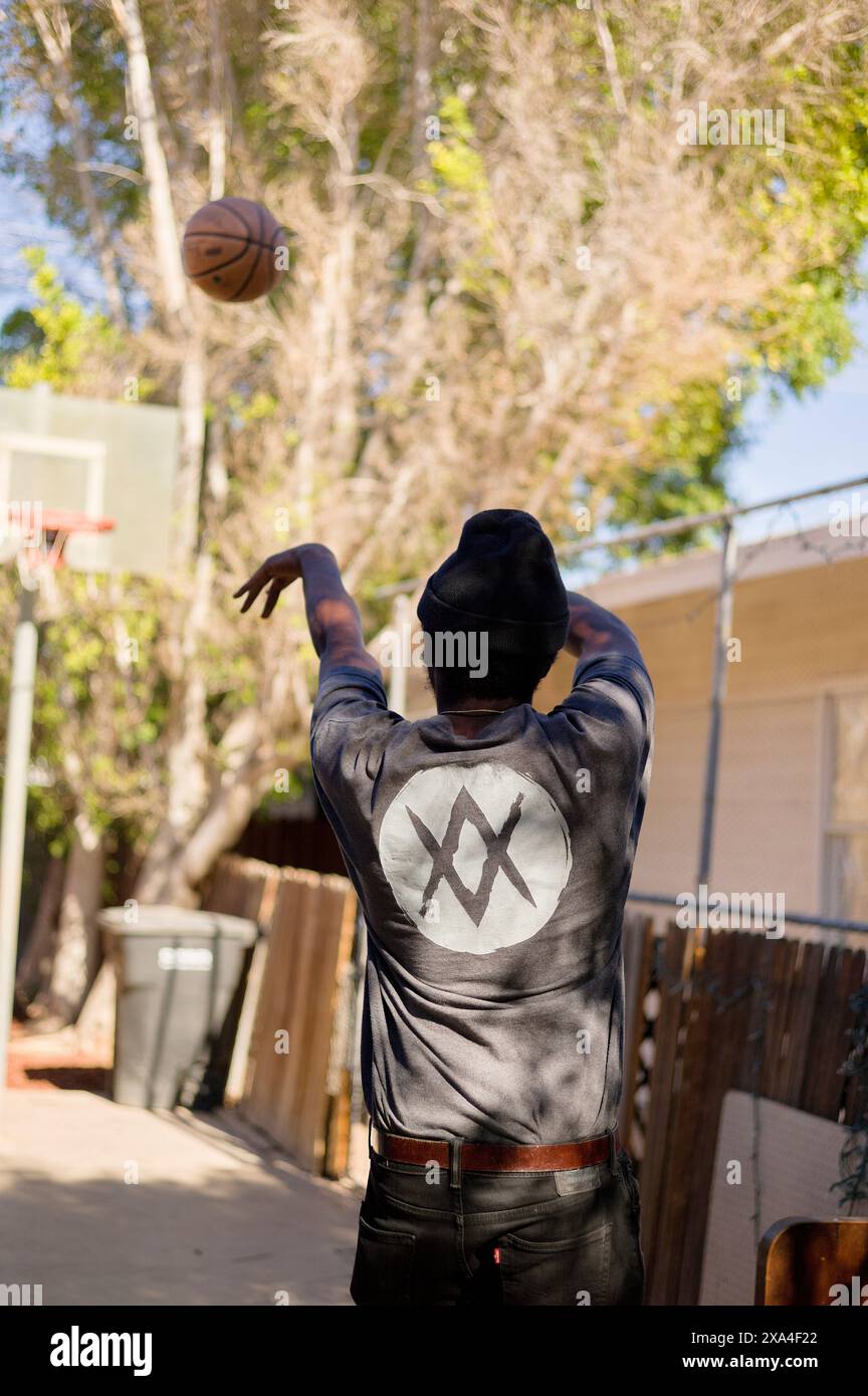 Shooting behind fence hi-res stock photography and images - Alamy