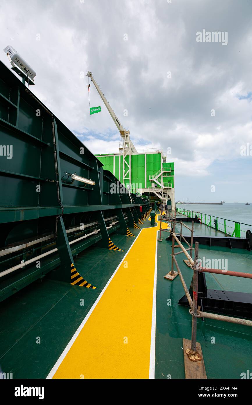 this picture shows the presentation of the 'Yellowstone' fallpipe rock ...