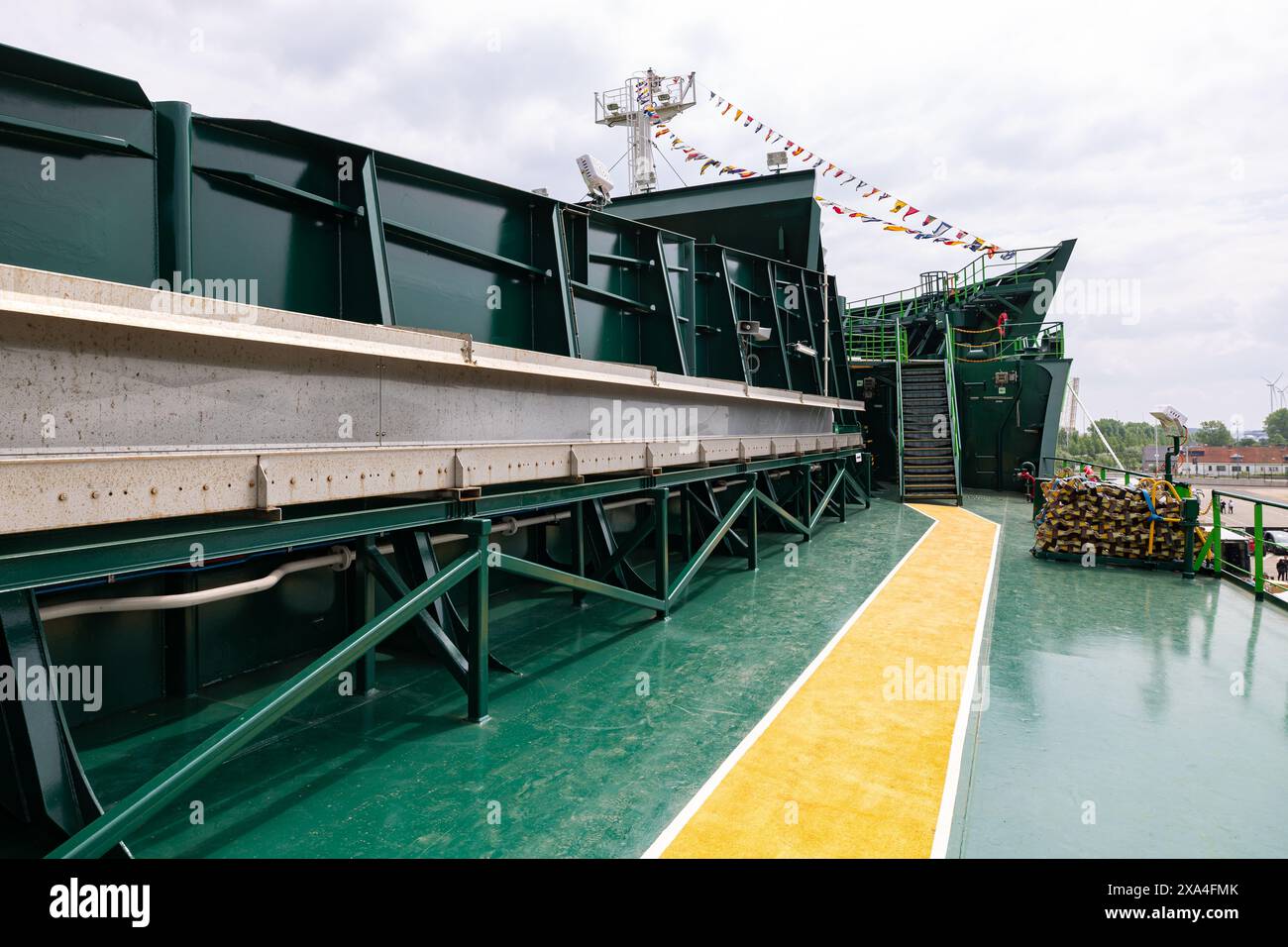this picture shows the presentation of the 'Yellowstone' fallpipe rock ...