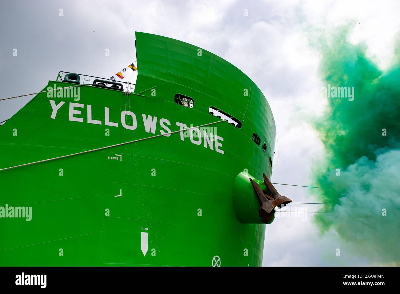 this picture shows the presentation of the 'Yellowstone' fallpipe rock ...