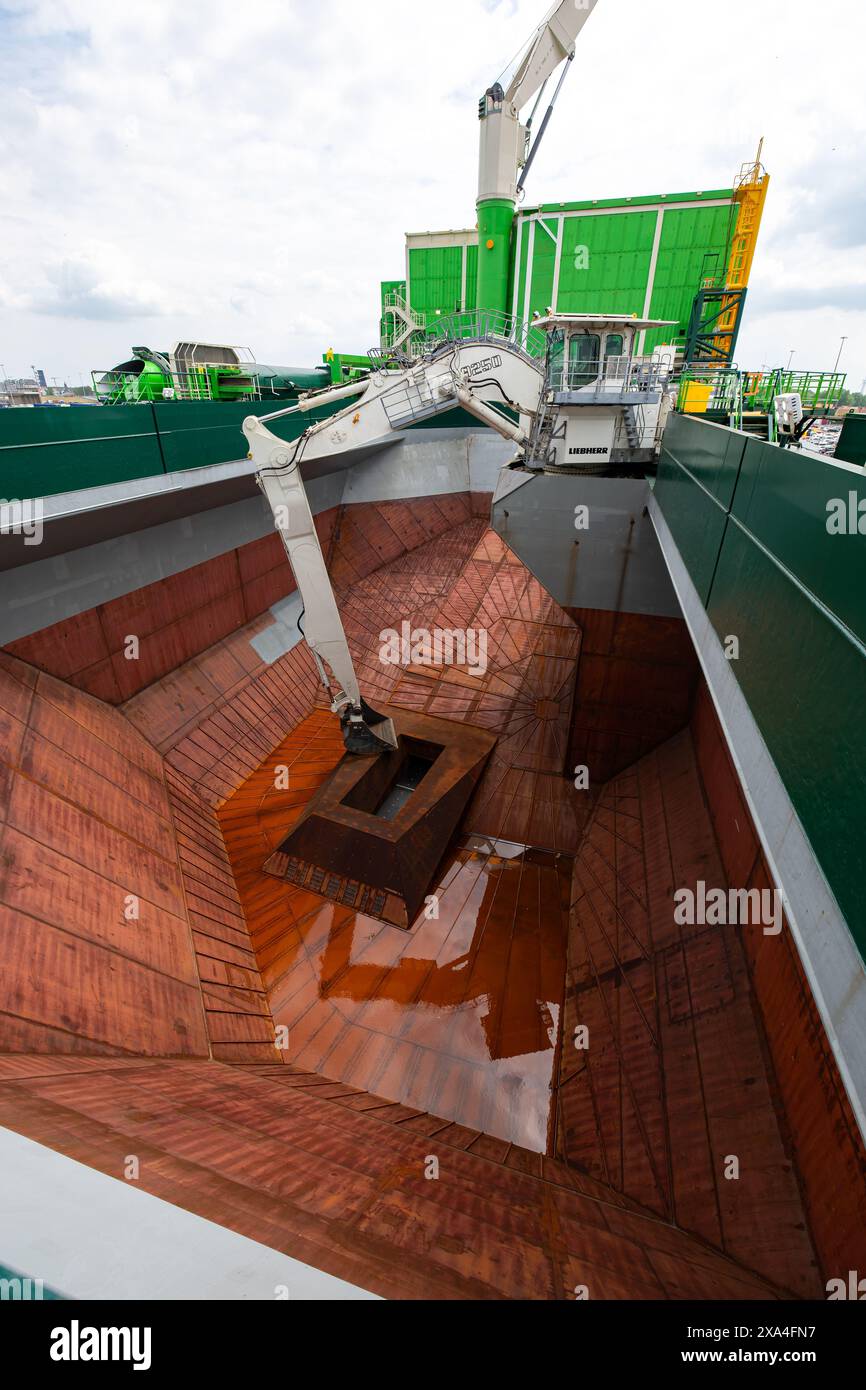 this picture shows the presentation of the 'Yellowstone' fallpipe rock ...