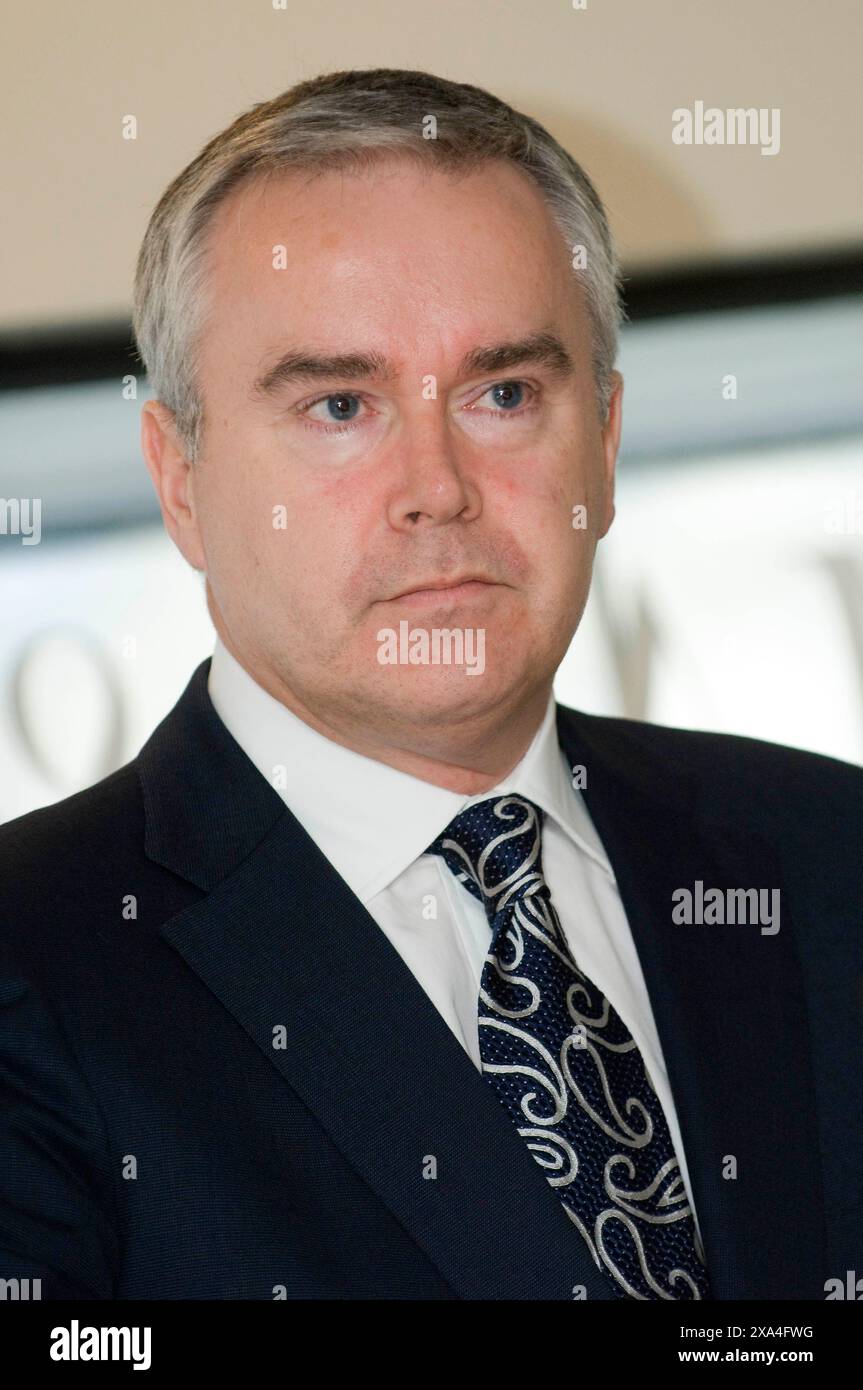 Bbc news anchor hi-res stock photography and images - Alamy