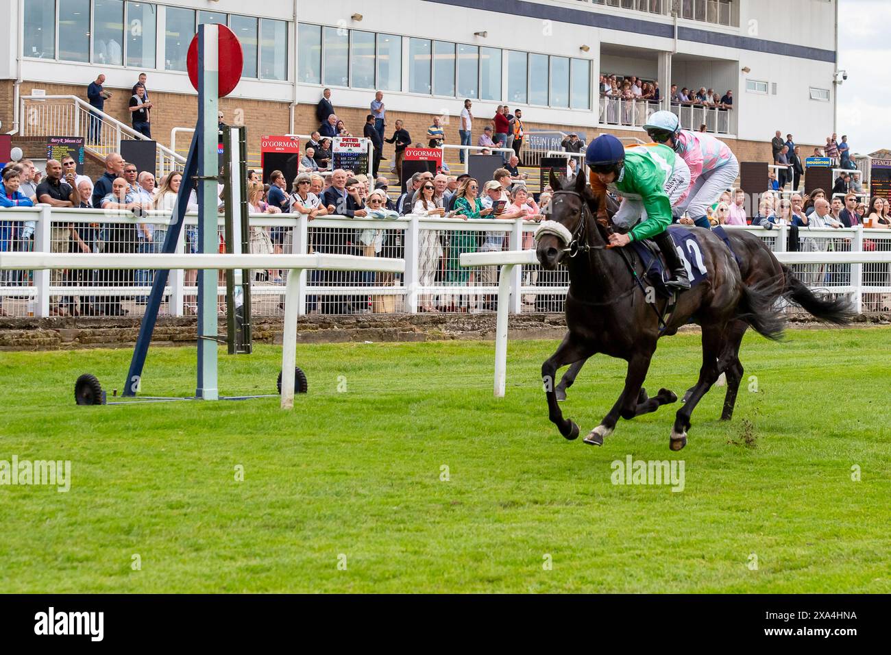 Angel one ltd hi-res stock photography and images - Alamy