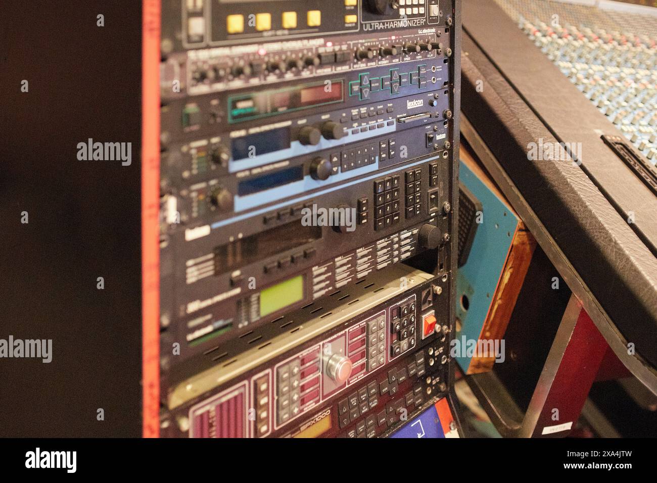 Rack mounted gear hi-res stock photography and images - Alamy