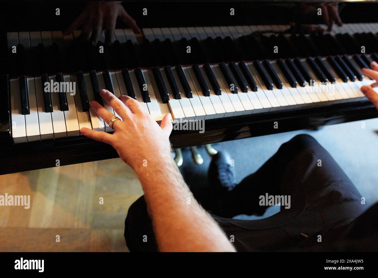 Classic piano hi-res stock photography and images - Alamy
