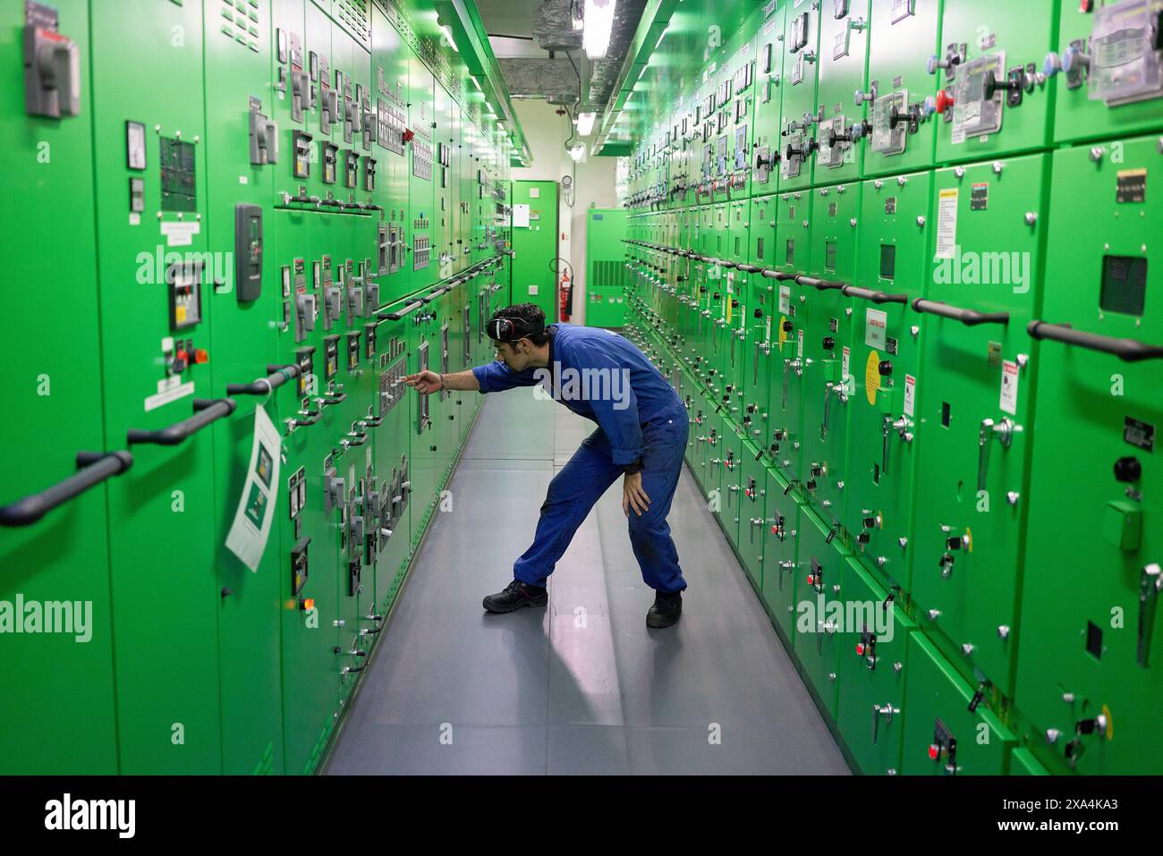 Adjusting switches hi-res stock photography and images - Alamy