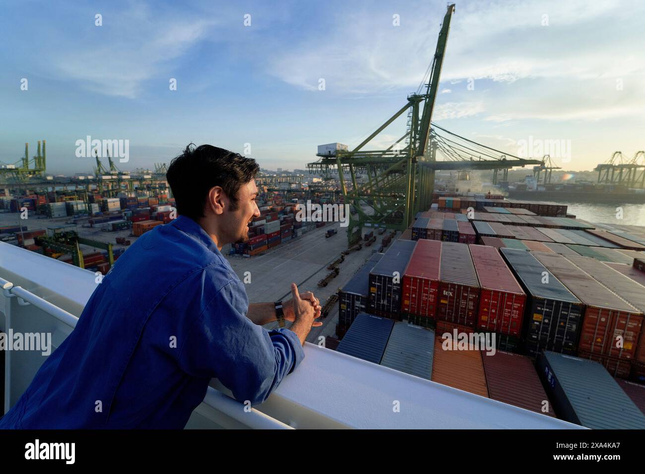 Port cranes during operation hi-res stock photography and images - Alamy