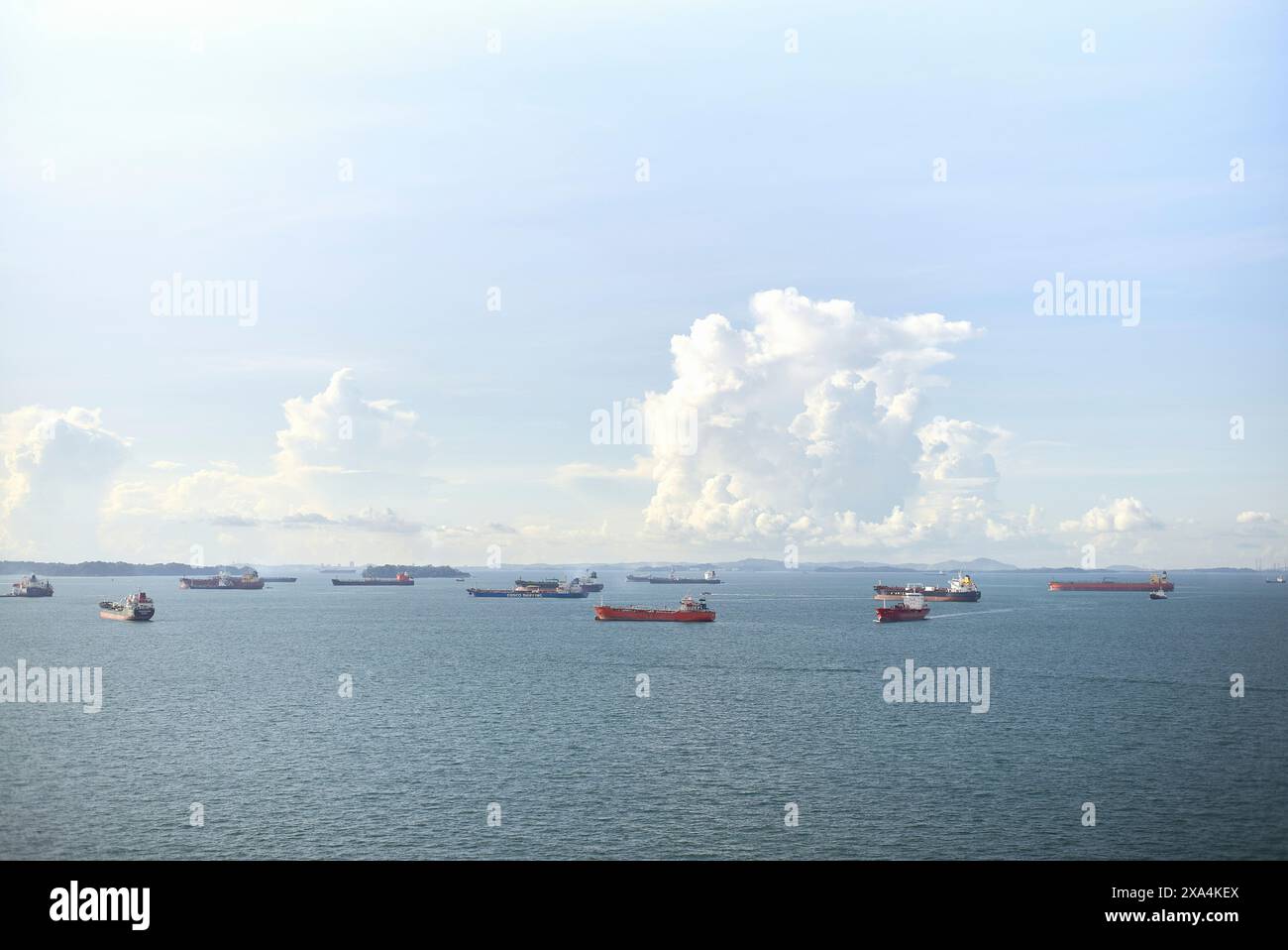 Ships sky hi-res stock photography and images - Alamy
