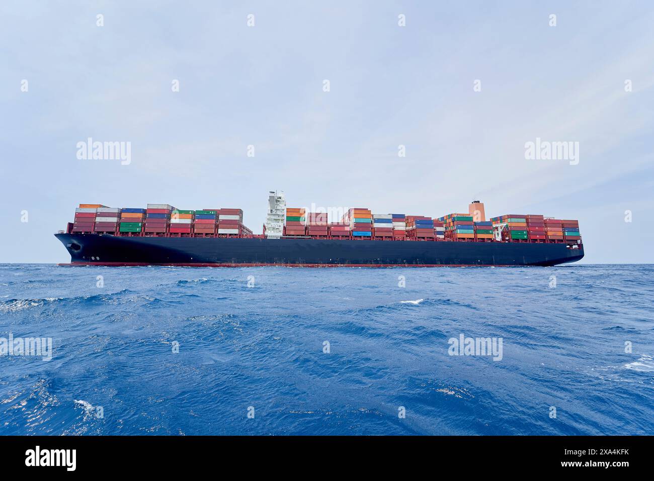 Large blue container ship hi-res stock photography and images - Alamy