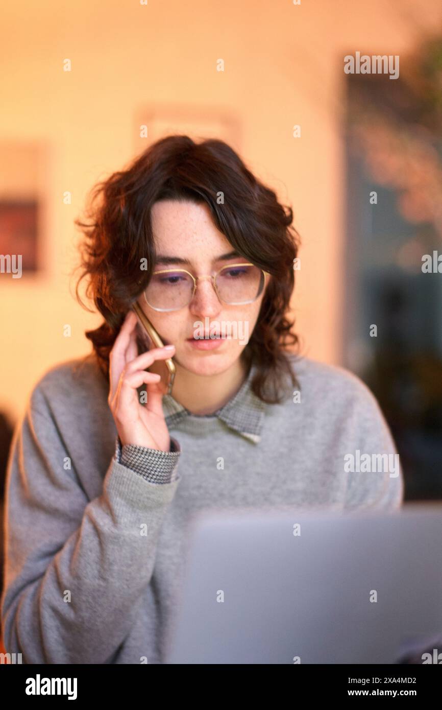 Warmly lit office setting hi-res stock photography and images - Alamy