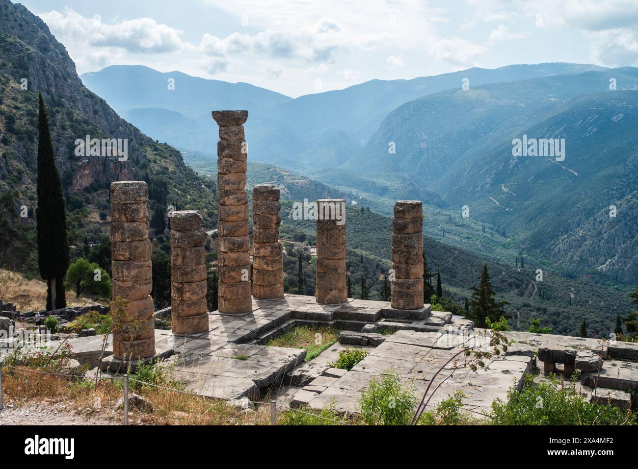 Temple of Apollo, Delphi, Greece Stock Photo - Alamy