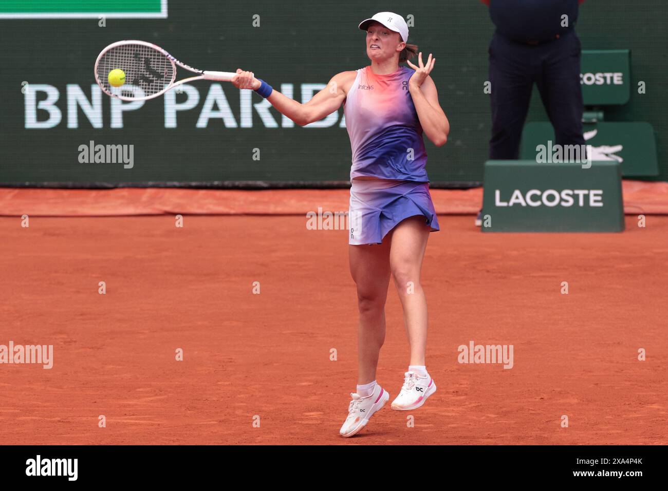 Iga swiatek forehand hi-res stock photography and images - Alamy