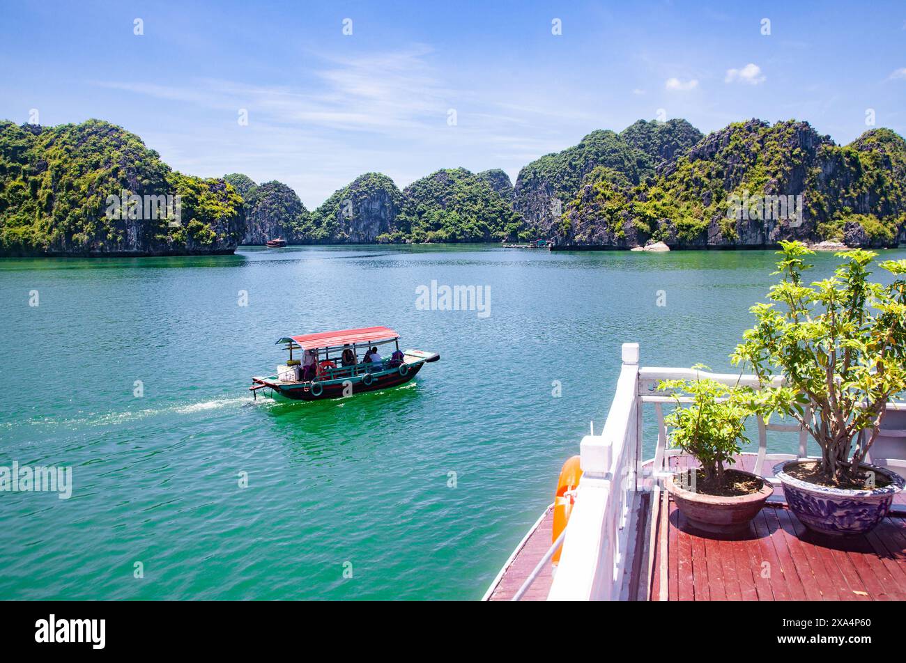 Ha Long Bay, UNESCO World Heritage Site, Vietnam, Indochina, Southeast ...