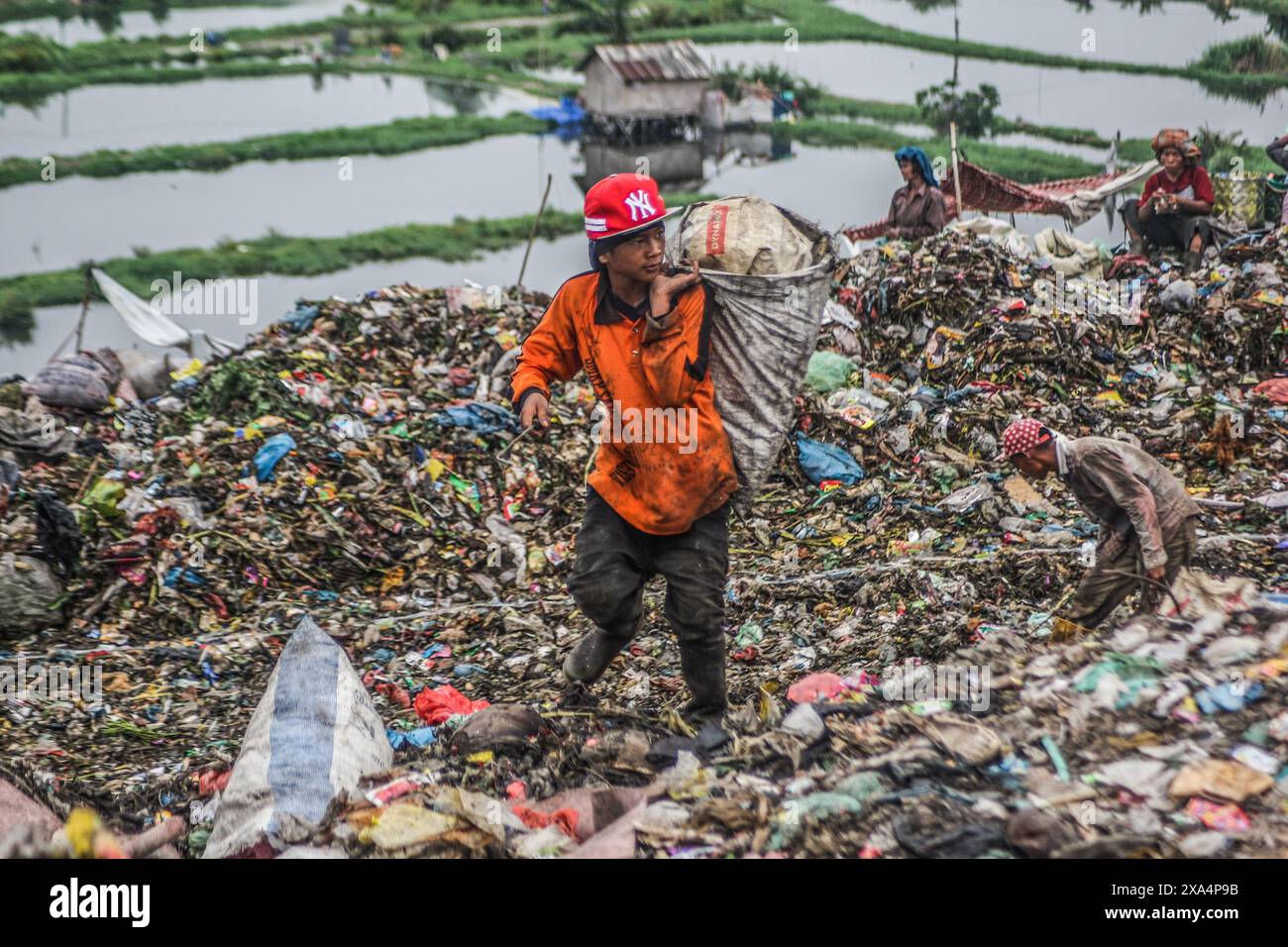 Medan, North Sumatra, Indonesia. 4th June, 2024. A child scavenger in ...