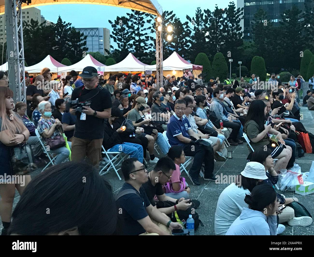 1989 tiananmen square protests hi-res stock photography and images - Alamy