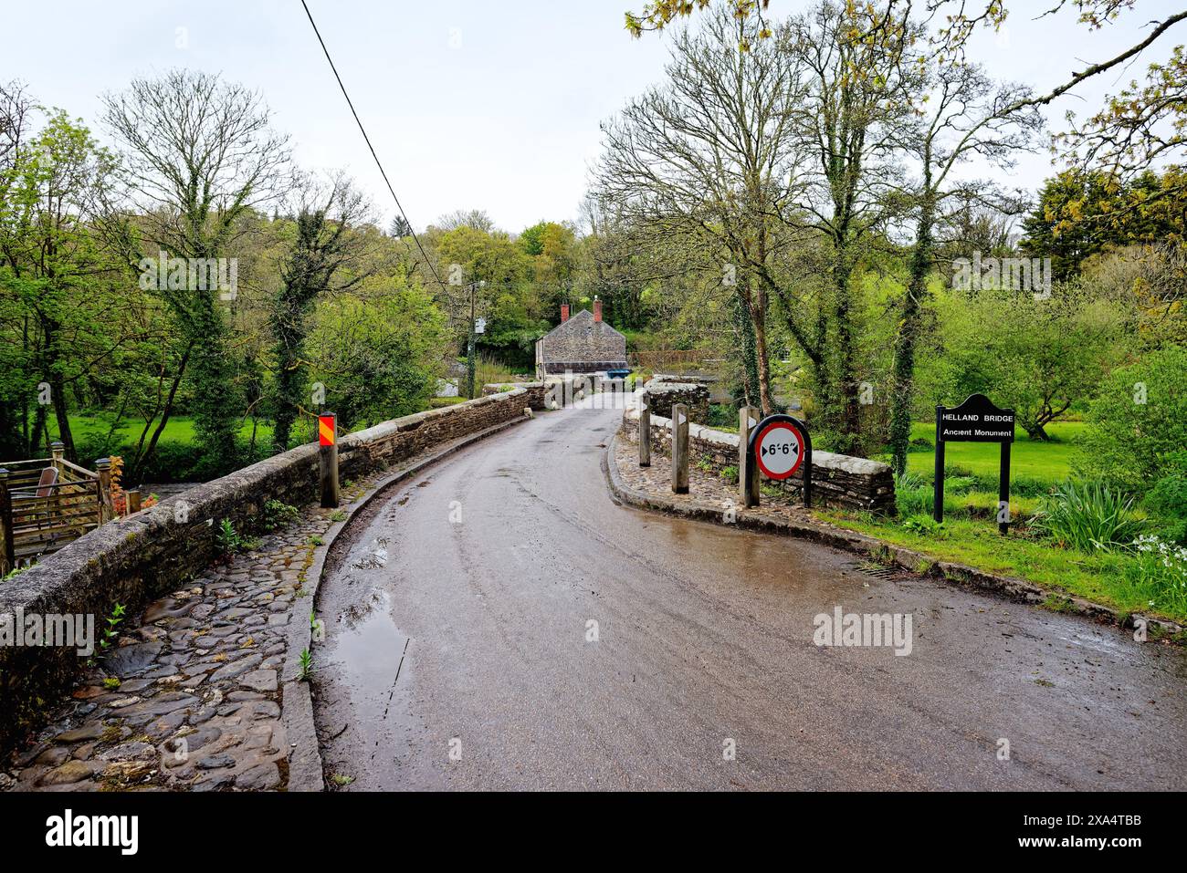 England medieval stone bridge hi-res stock photography and images - Alamy