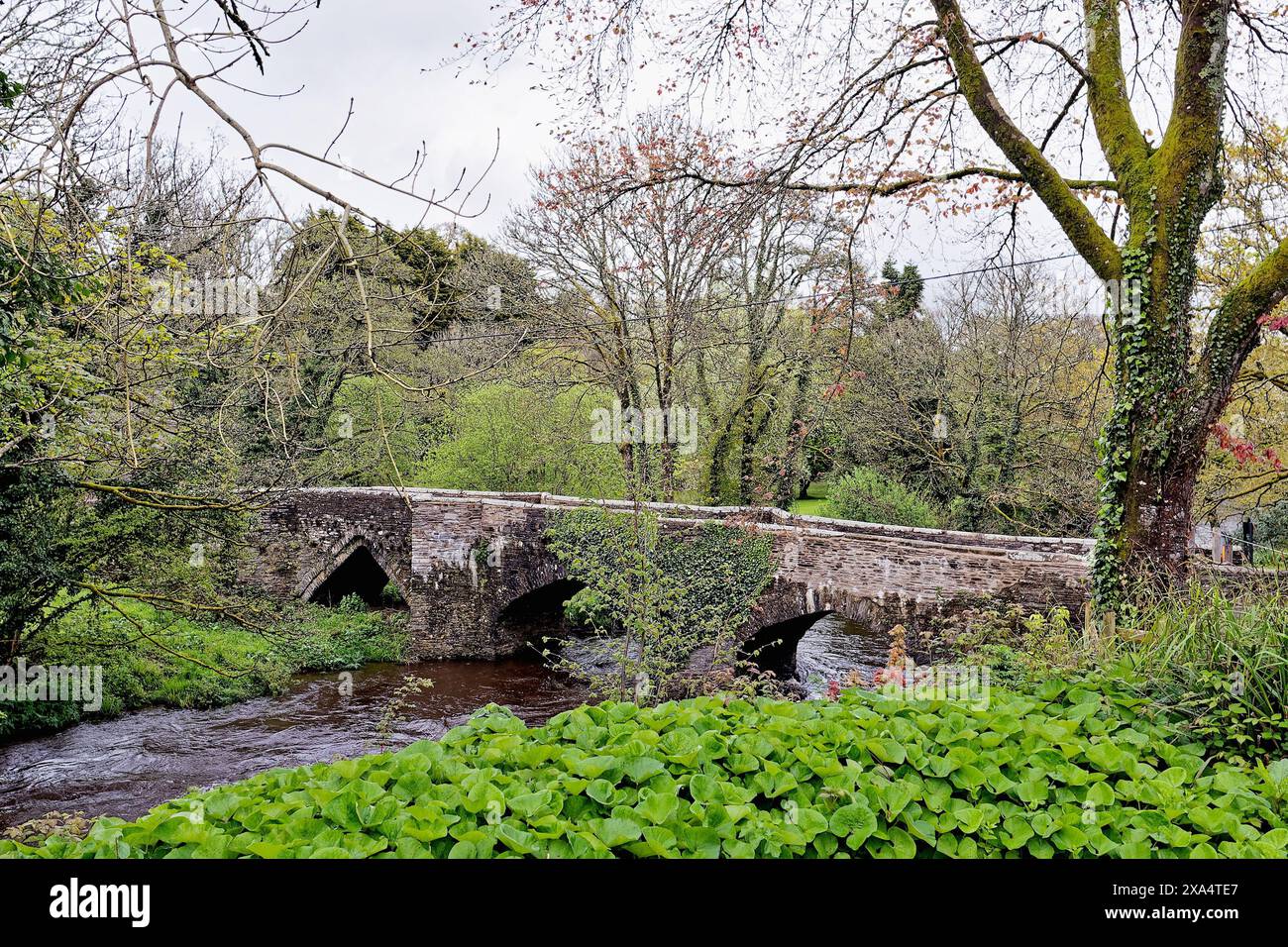 England medieval stone bridge hi-res stock photography and images - Alamy