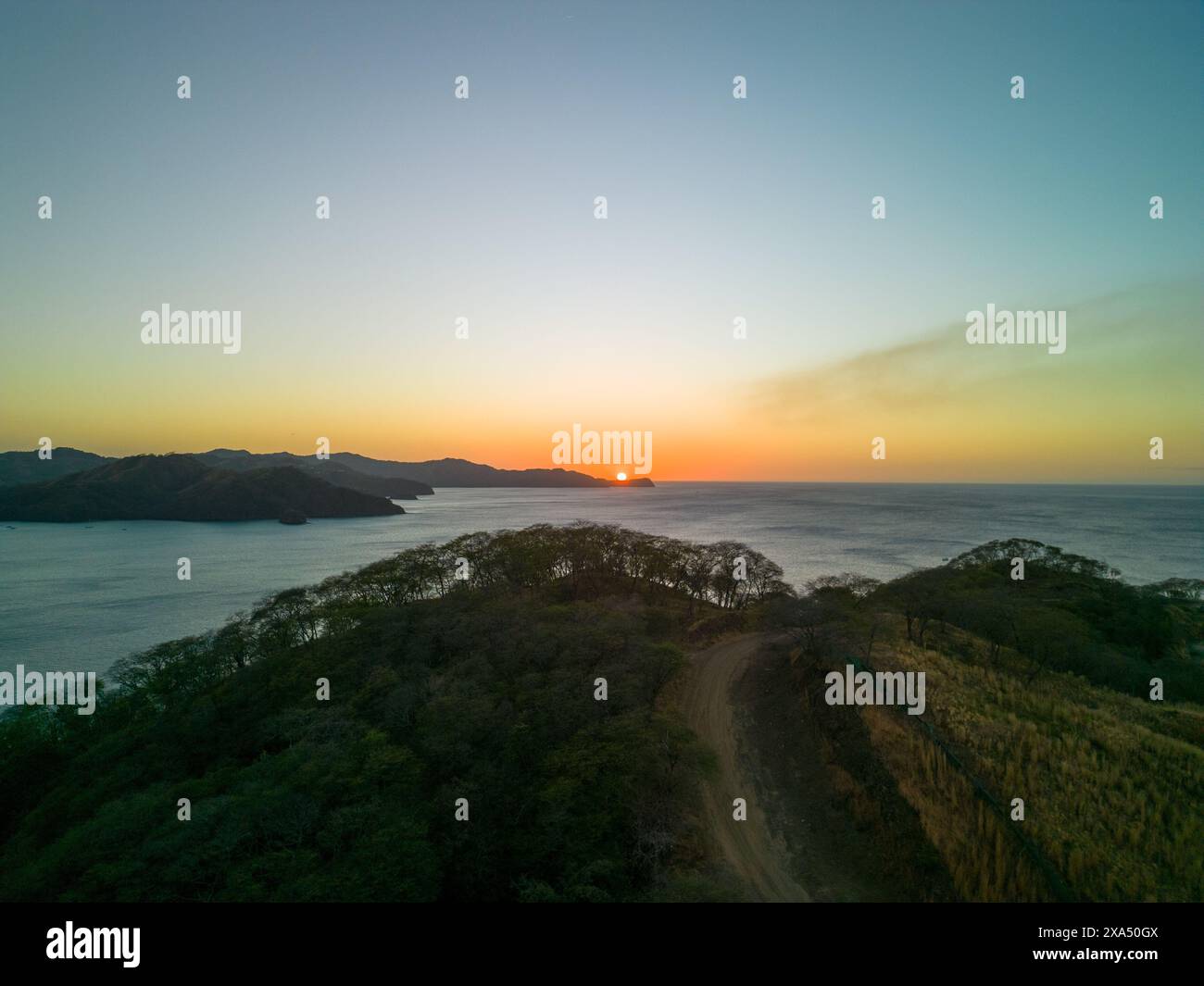 Guanacaste silhouette hi-res stock photography and images - Alamy