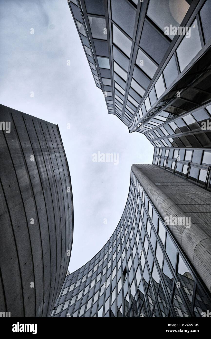 Building stunning gothic architecture hi-res stock photography and ...