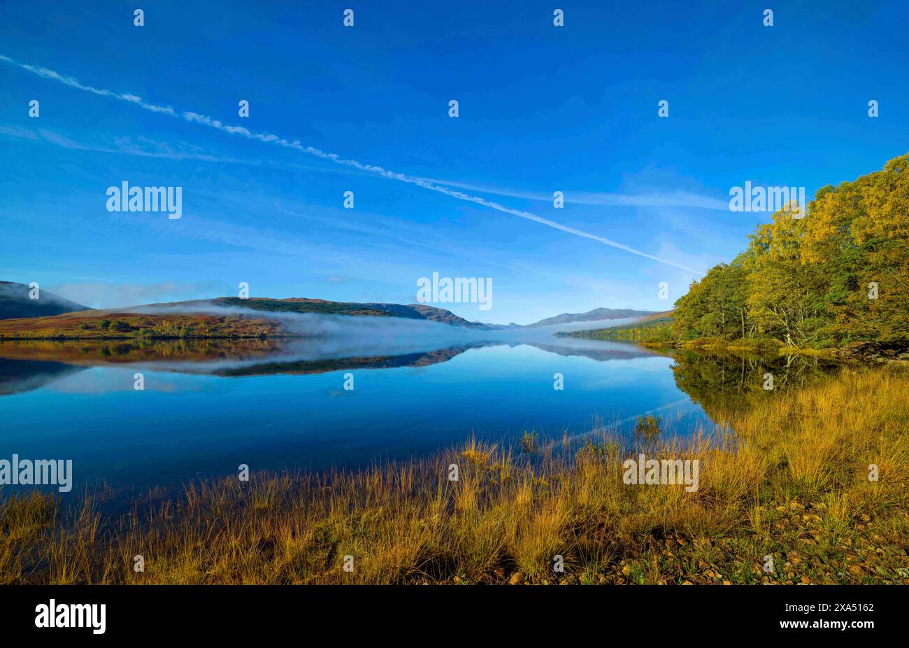 Sun reflects in blue water hi-res stock photography and images - Alamy