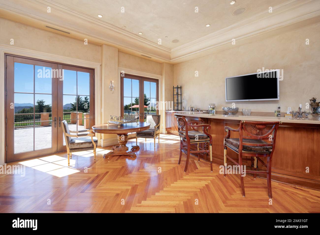 Spacious living room with view of patio Stock Photo - Alamy
