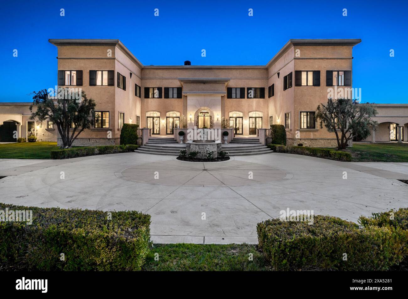 Exterior view of a luxurious mansion in Southern California Stock Photo ...