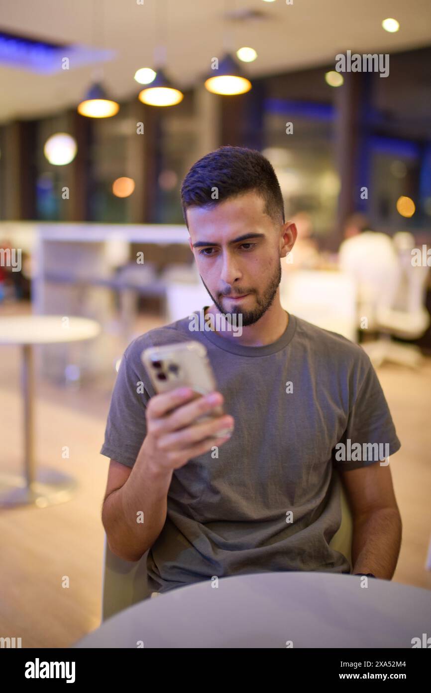 Scrolling internet in smartphone hi-res stock photography and images - Alamy