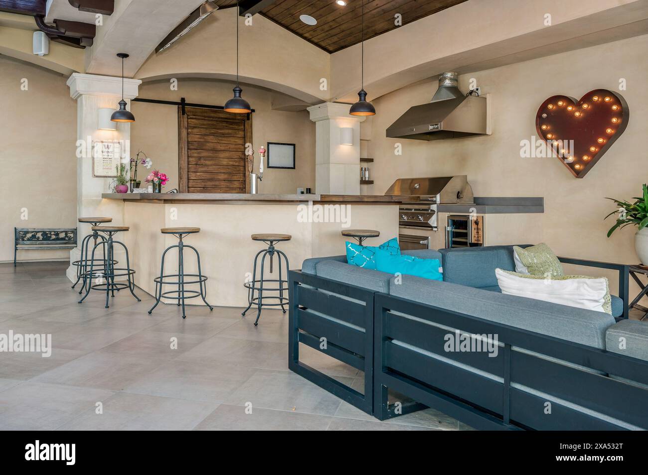 Spacious living room with island-style bar Stock Photo - Alamy