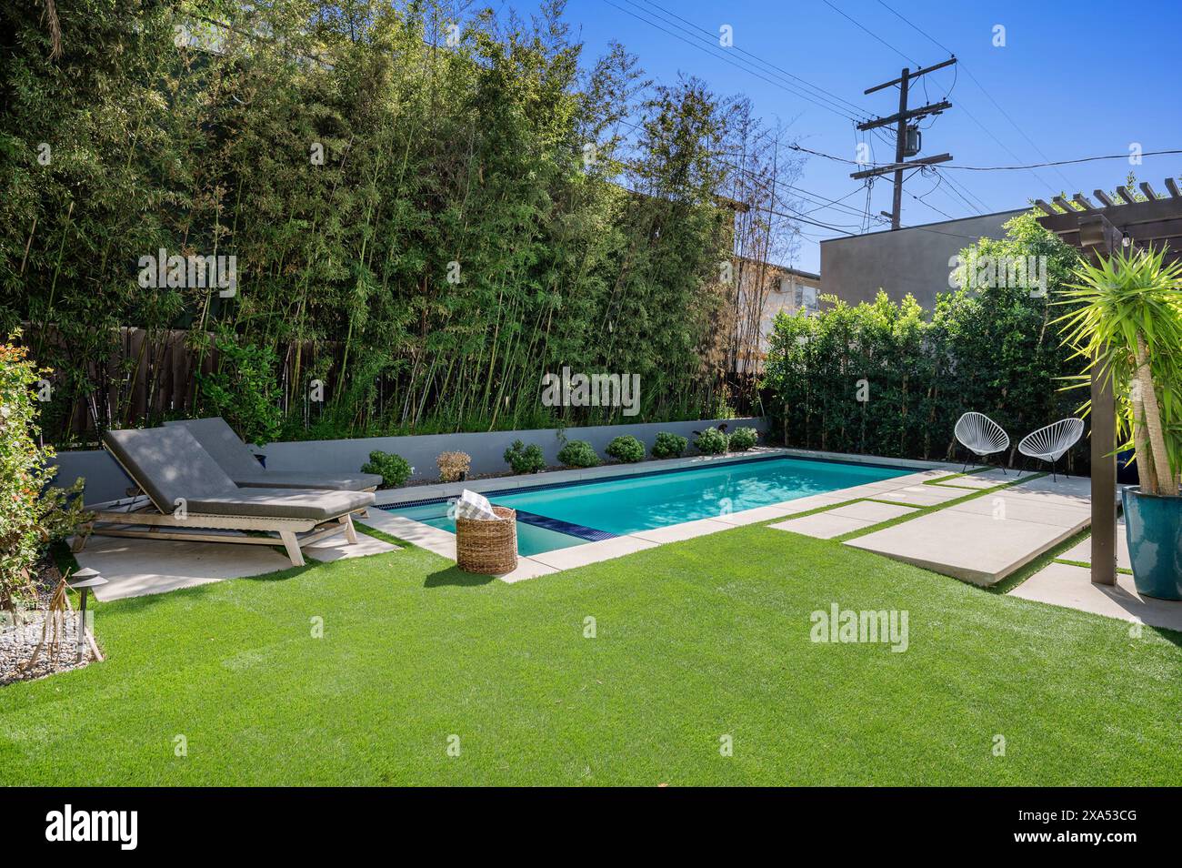 Backyard summer oasis hi-res stock photography and images - Alamy