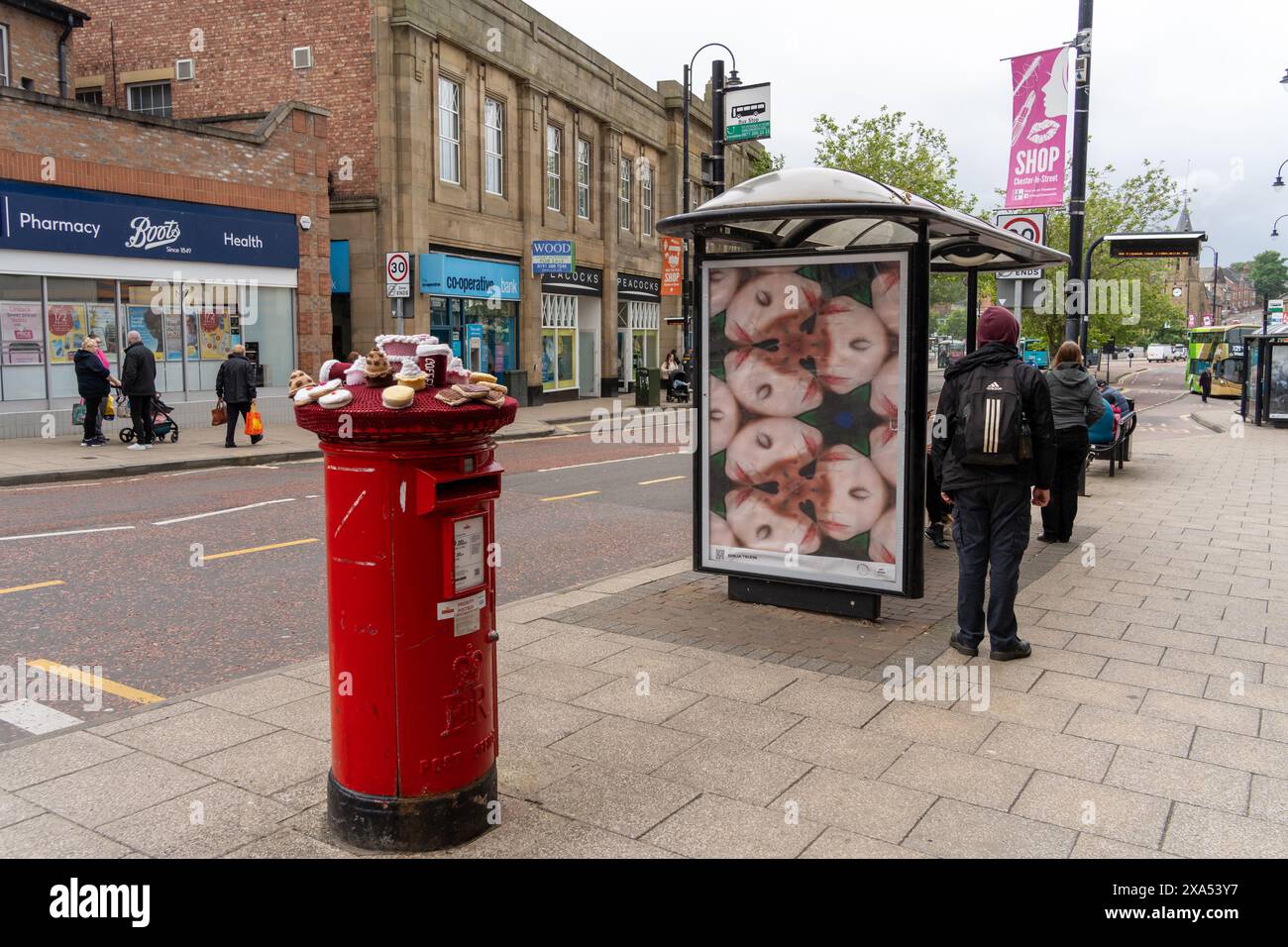Chester-le-Street, County Durham, UK. Street scene on Front Street with ...