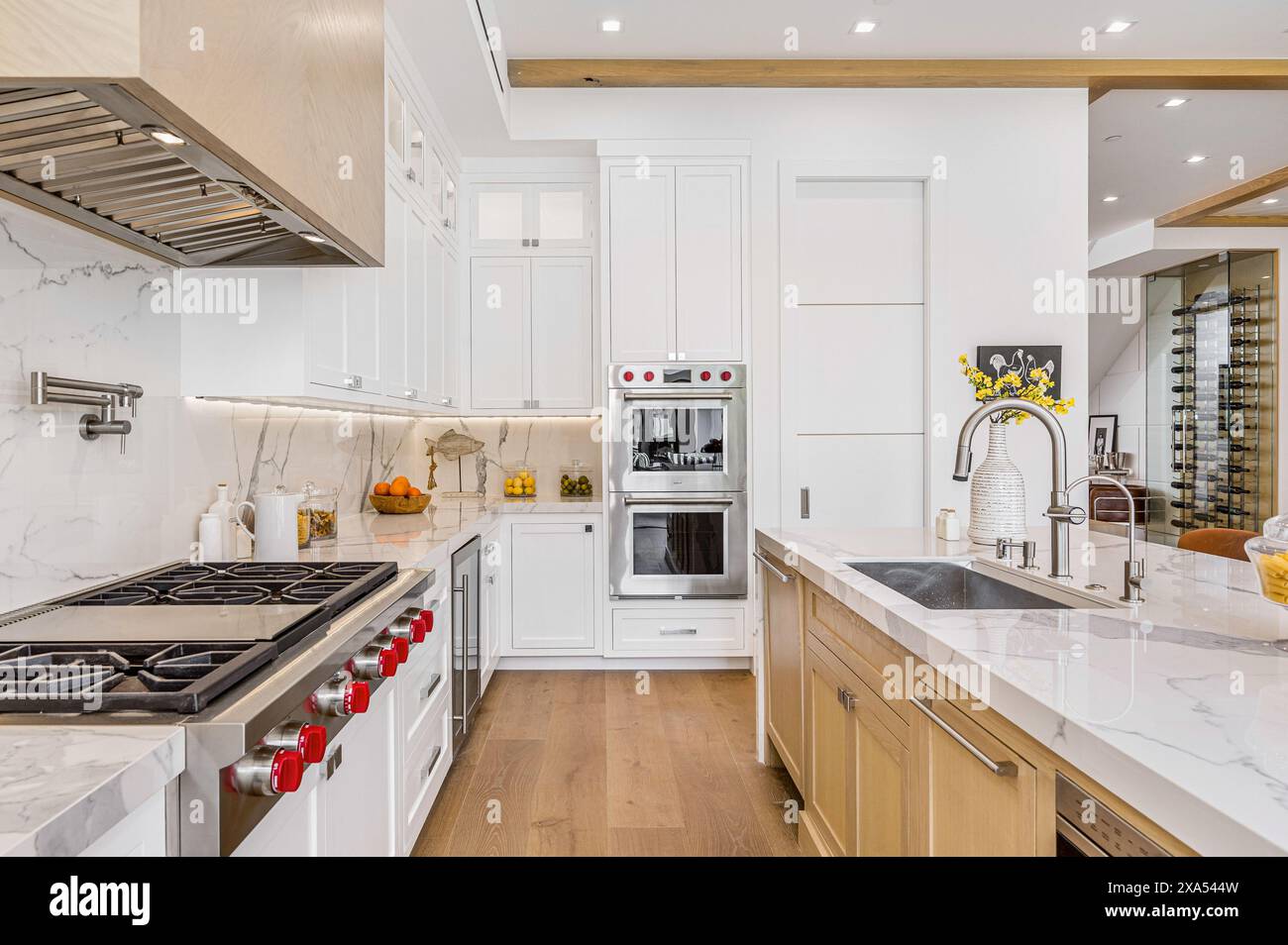 Modern kitchen countertops hi-res stock photography and images - Alamy