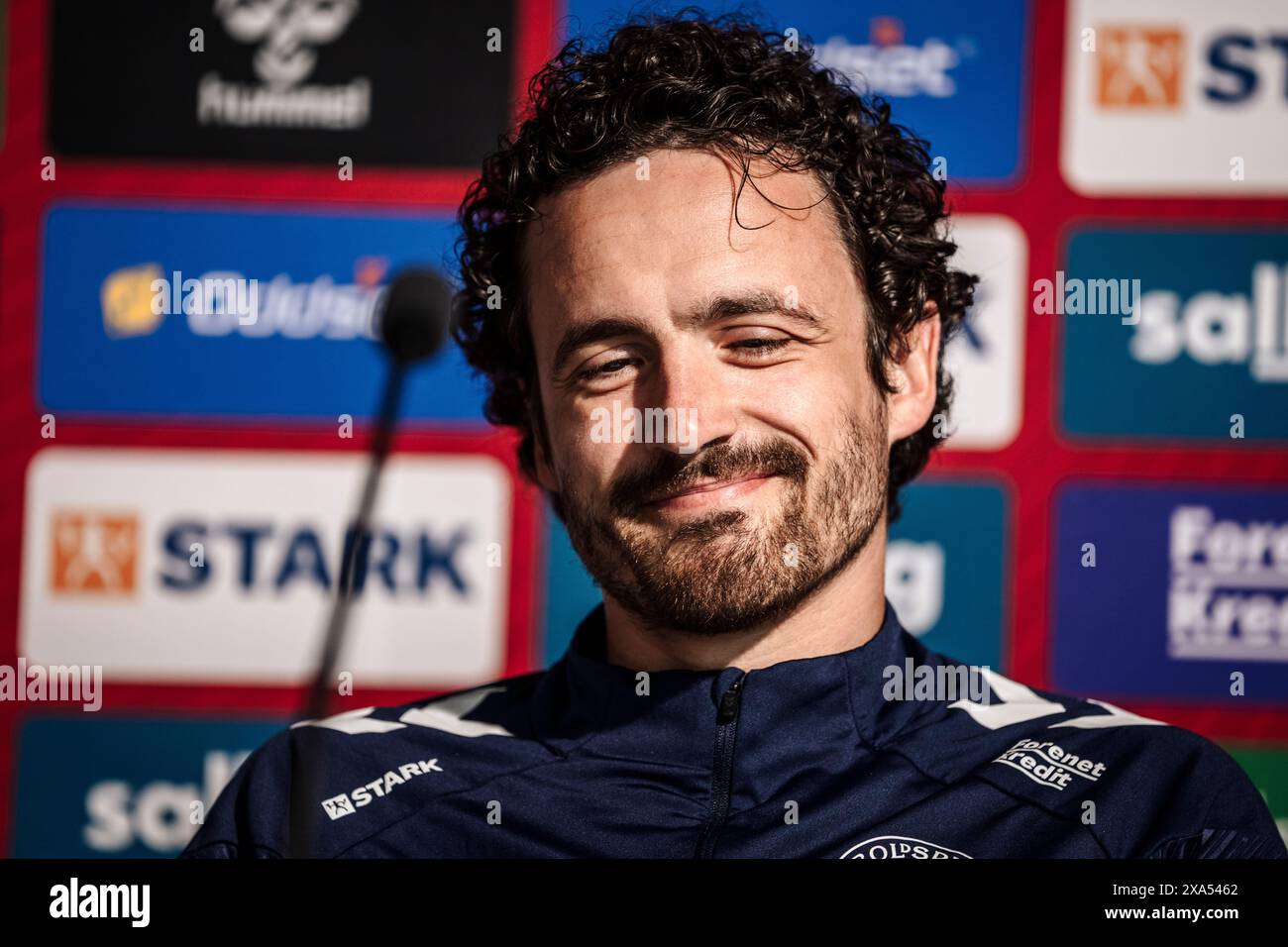 Thomas Delaney at the press conference with the national football team ...