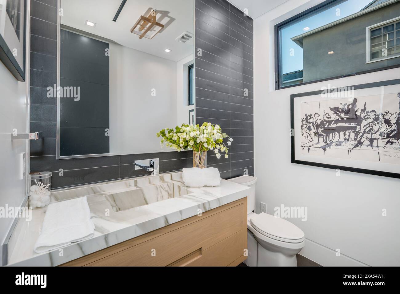 Well-lit and inviting bathroom, ready for use Stock Photo - Alamy